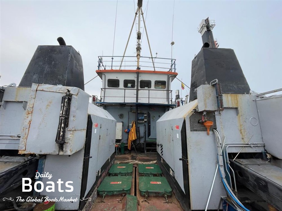 1977 Commercial Boats 940Cbm Split Hopper Barge for sale. View price ...