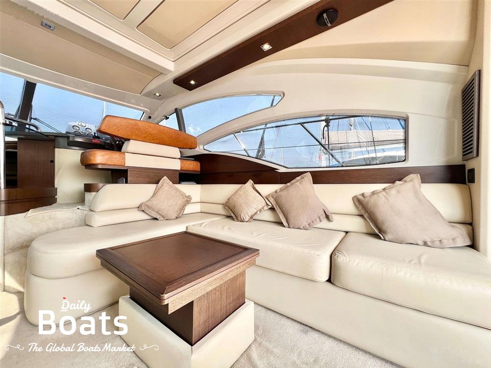 2009 Azimut Yachts 43 for sale. View price, photos and Buy 2009 Azimut ...