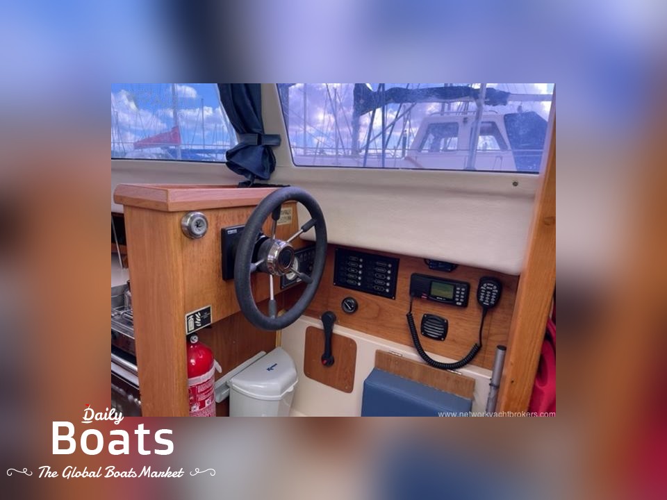 2002 Hunter Pilot 27 for sale. View price, photos and Buy 2002 Hunter ...