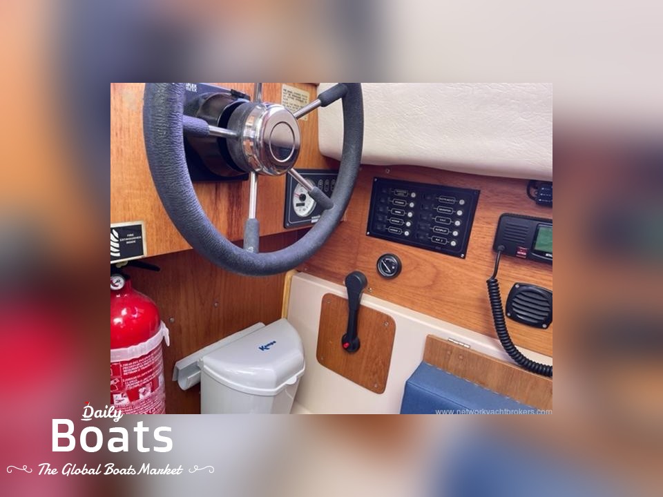 2002 Hunter Pilot 27 for sale. View price, photos and Buy 2002 Hunter ...