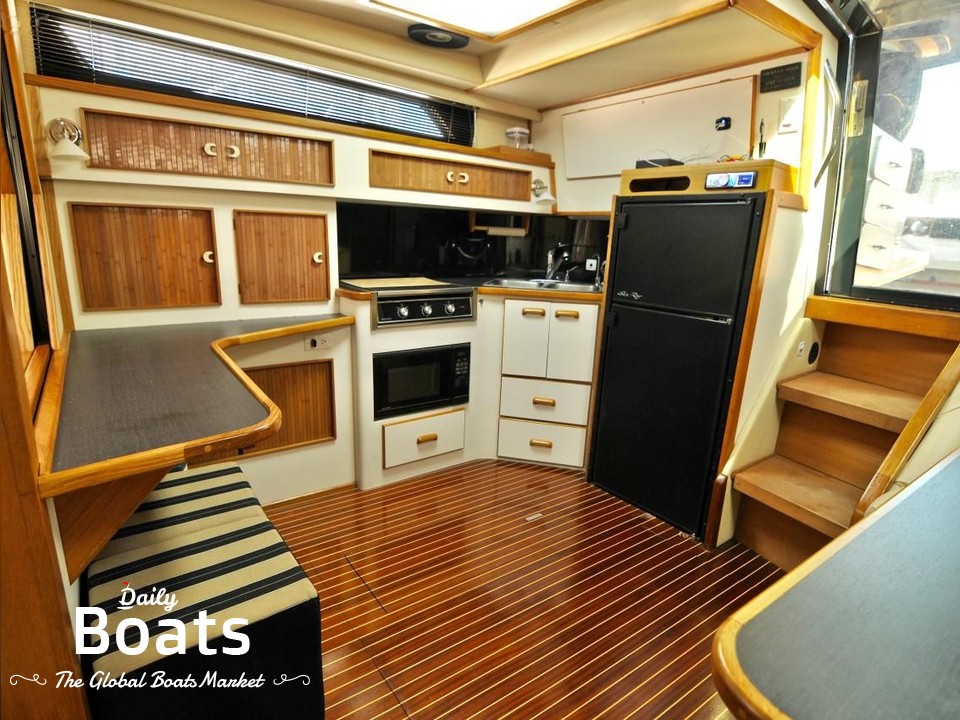 1990 Sea Ray 390 Express Cruiser for sale. View price, photos and Buy ...