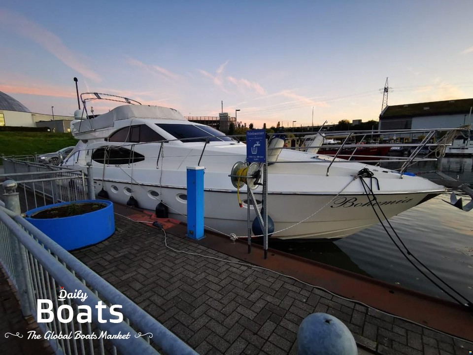 2000 Azimut 52 Fly for sale. View price, photos and Buy 2000 Azimut 52 ...