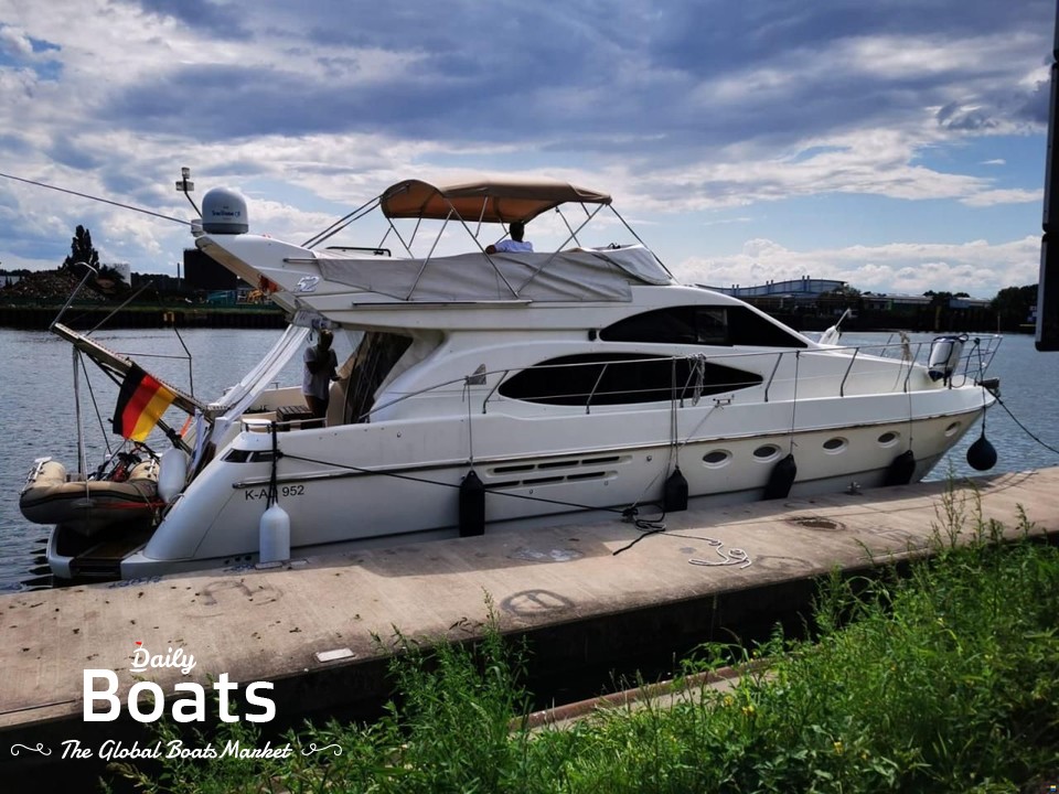2000 Azimut 52 Fly for sale. View price, photos and Buy 2000 Azimut 52 ...