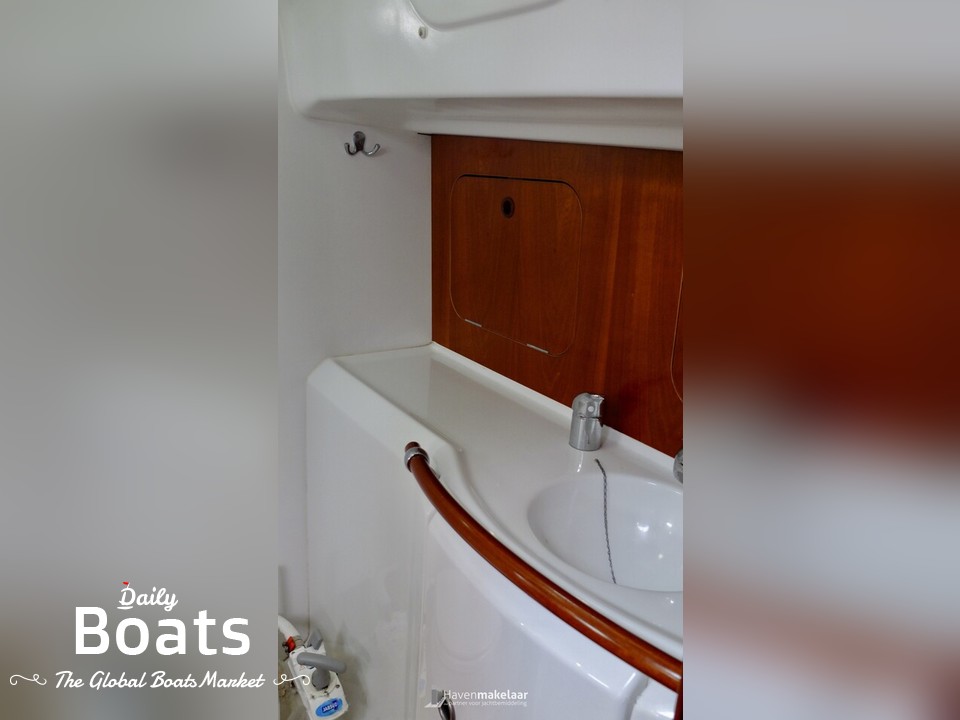 2004 Bénéteau 1001 for sale. View price, photos and Buy 2004 Bénéteau ...