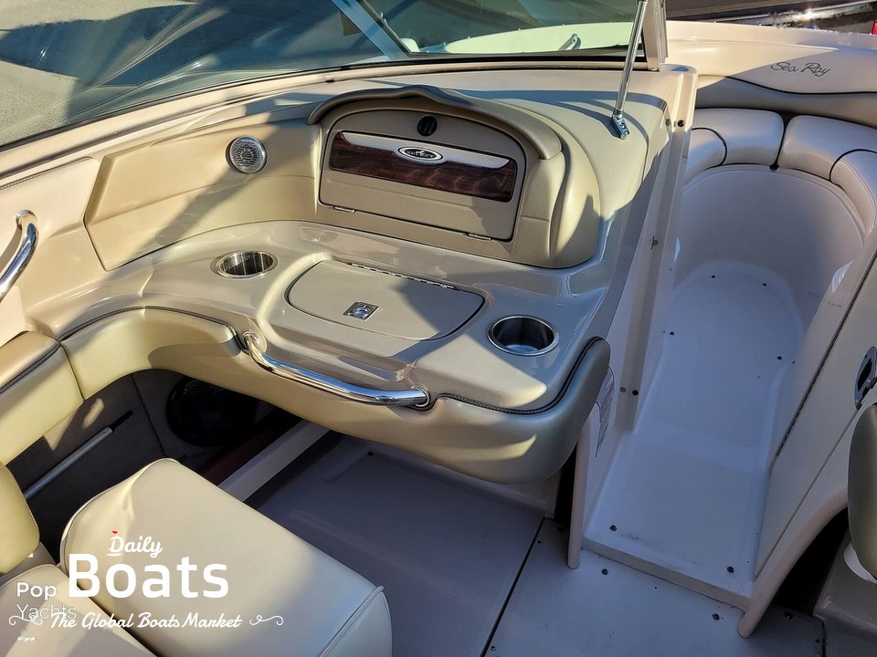 2005 Sea Ray 220 Select for sale. View price, photos and Buy 2005 Sea ...