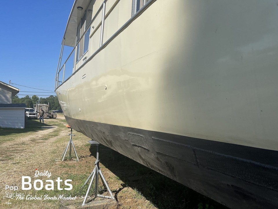 1974 River Queen 44 for sale. View price, photos and Buy 1974 River ...