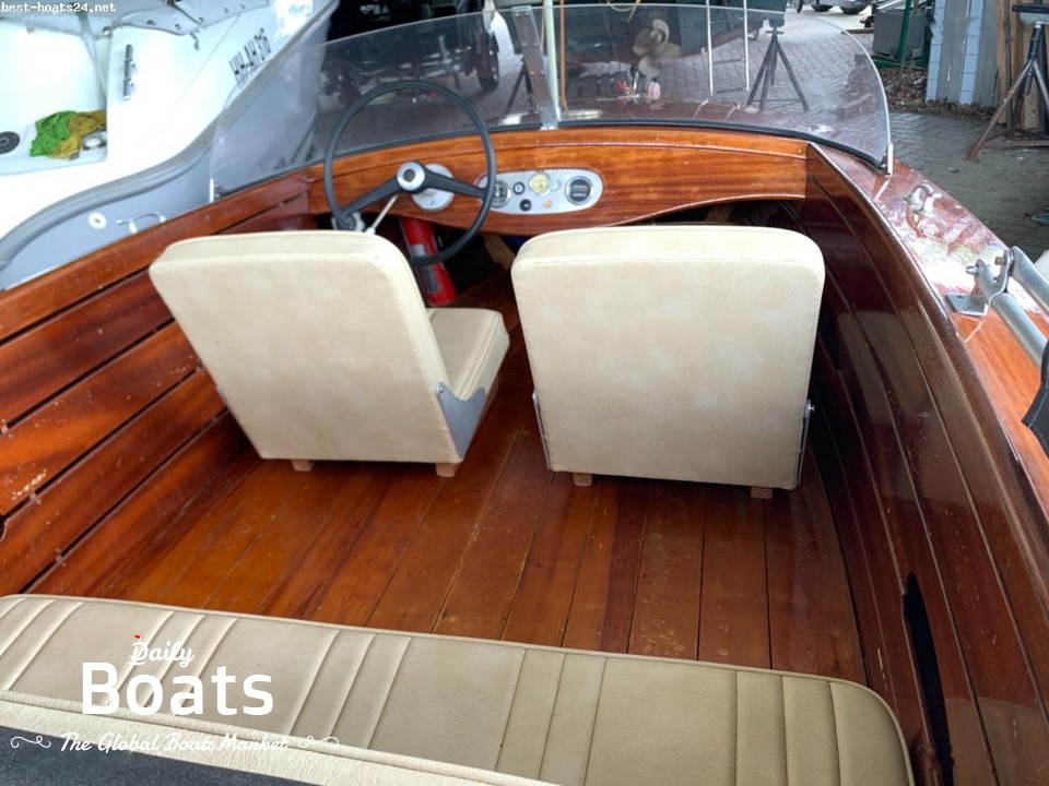 1966 Favorit Grünheide Mahagoni Motorboot for sale. View price, photos ...