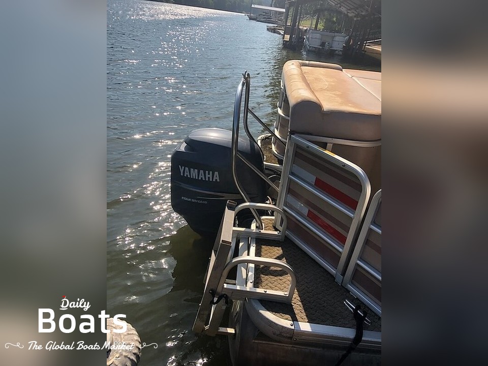 2004 Godfrey Marine Pontoon Sanpan 25 Tritoon Boat for sale. View price ...