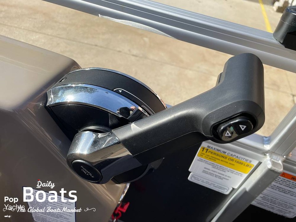 2023 Sun Tracker 22 Xp3 Party Barge for sale. View price, photos and ...