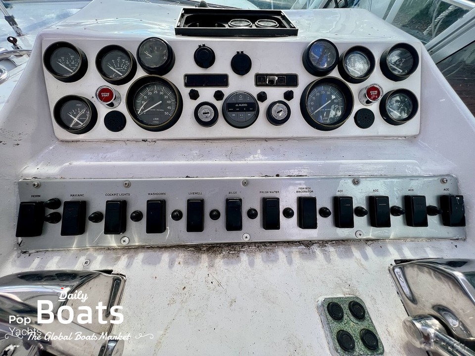 1985 Chris-Craft 333 Commander Sport for sale. View price, photos and ...