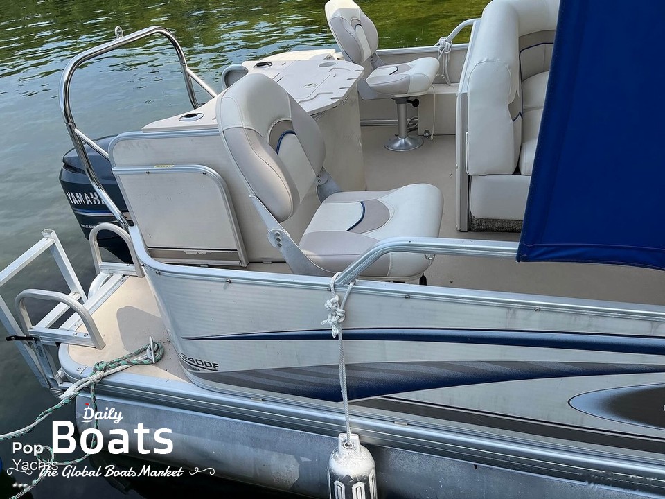 2005 Godfrey Marine Aqua Patio 240Df for sale. View price, photos and ...