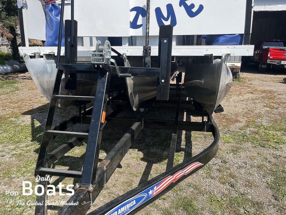 1998 Godfrey Marine Pontoon Custom Houseboat for sale. View price ...