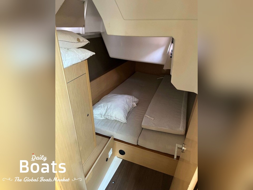 2014 Bénéteau Oceanis 38 for sale. View price, photos and Buy 2014 ...