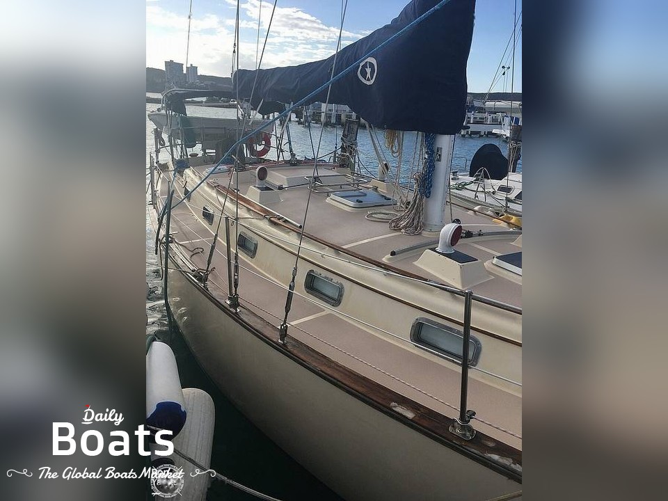 1990 Island Packet 38 for sale. View price, photos and Buy 1990 Island ...