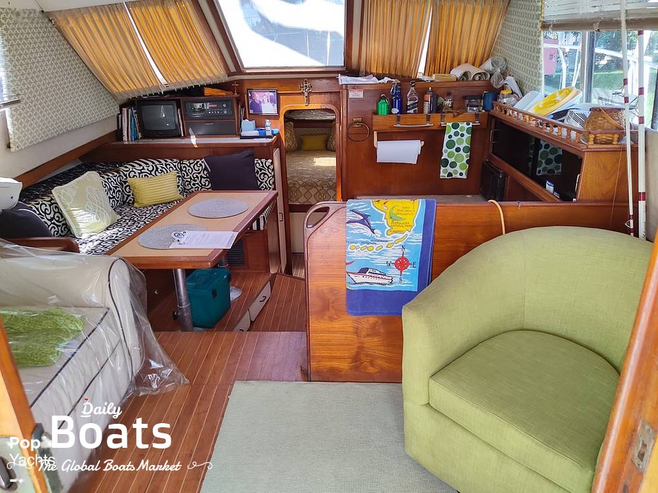 1989 Pacemaker Yachts 33 for sale. View price, photos and Buy 1989 ...