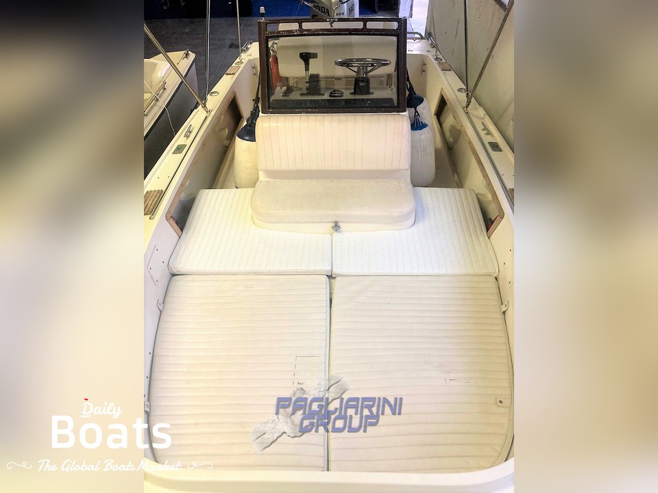 1985 Mako Marine 221 for sale. View price, photos and Buy 1985 Mako ...