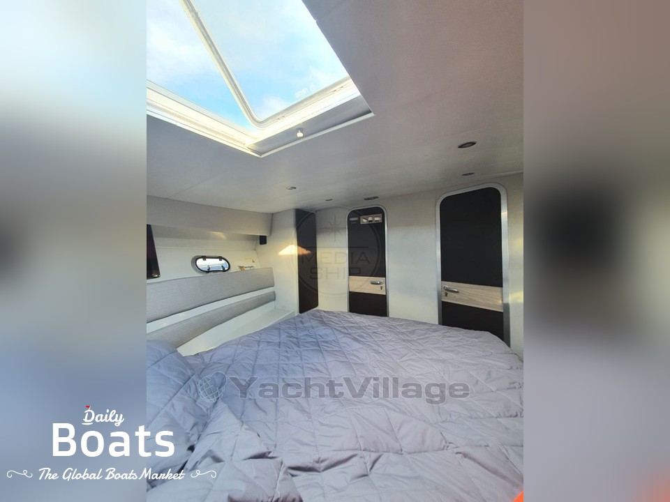 1990 Mochi Craft 33 for sale. View price, photos and Buy 1990 Mochi ...