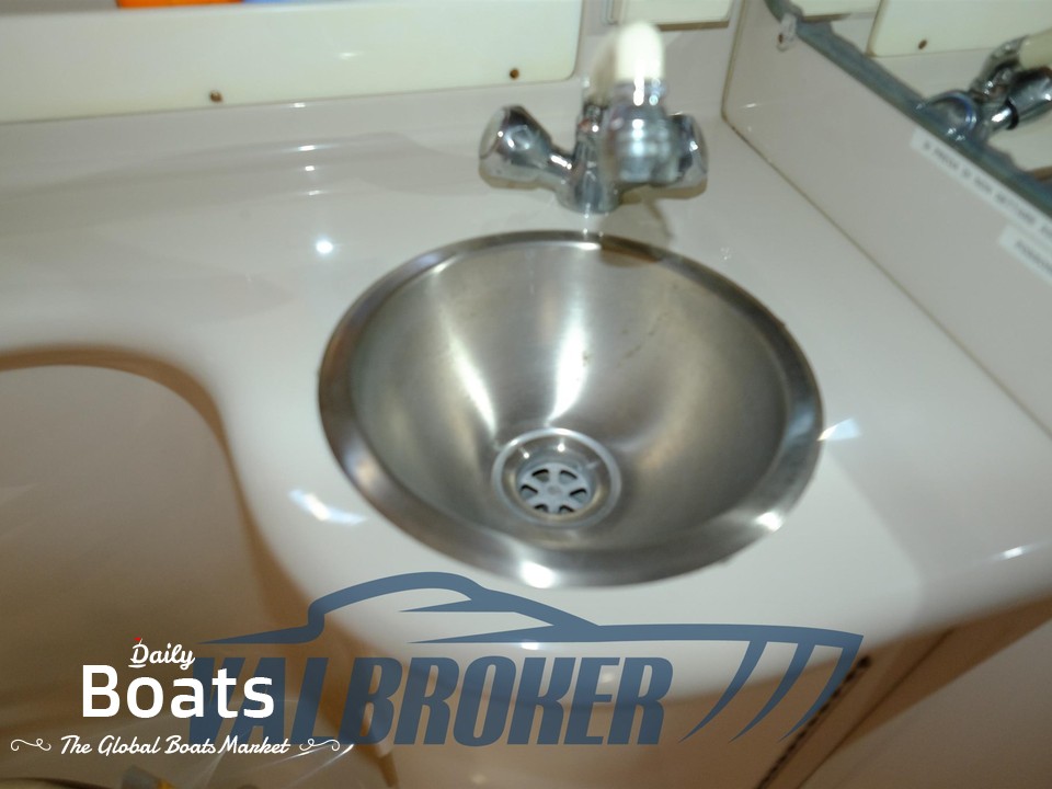 2002 Regal Marine Commodore 2665 for sale. View price, photos and Buy ...