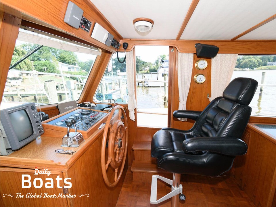 2001 DeFever 49 Cockpit Motor Yacht for sale. View price, photos and ...