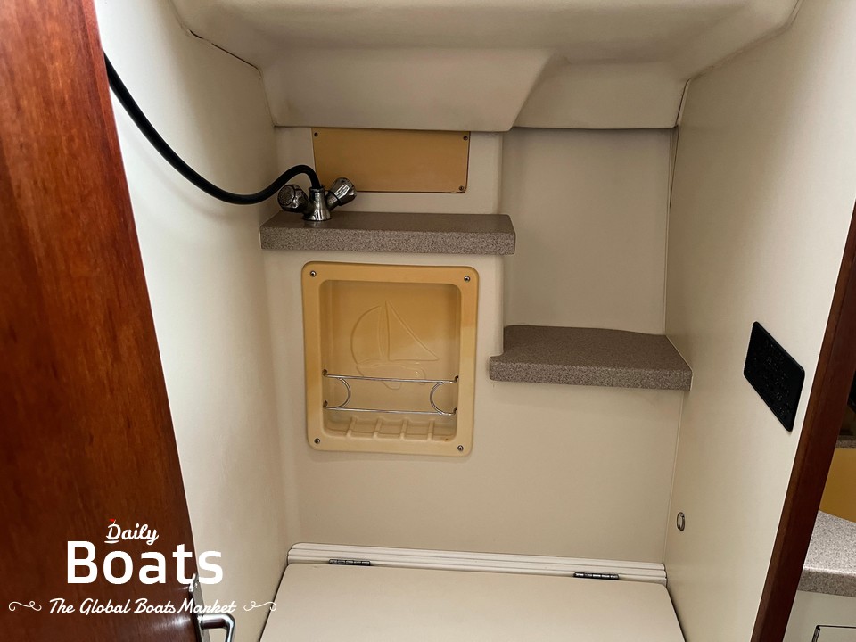 2001 Hunter 460 for sale. View price, photos and Buy 2001 Hunter 460 ...