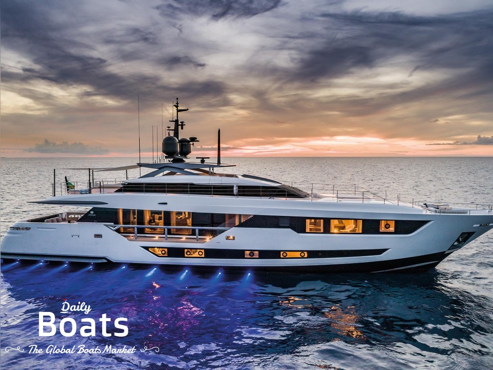 Custom line 120 for sale - Daily Boats