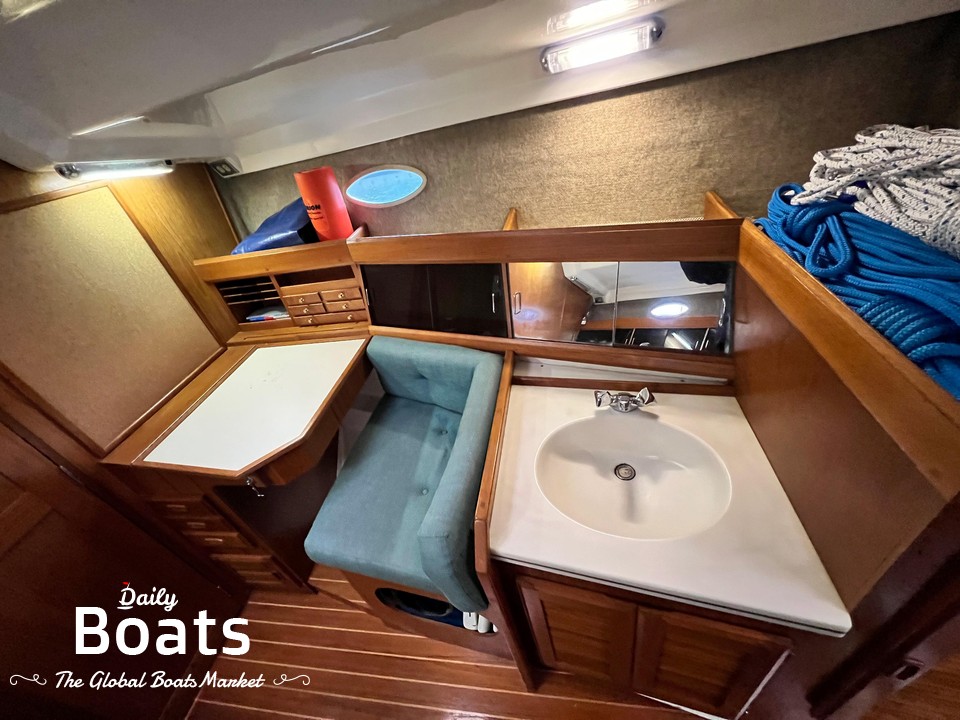 1986 Hunter 45 Legend for sale. View price, photos and Buy 1986 Hunter ...