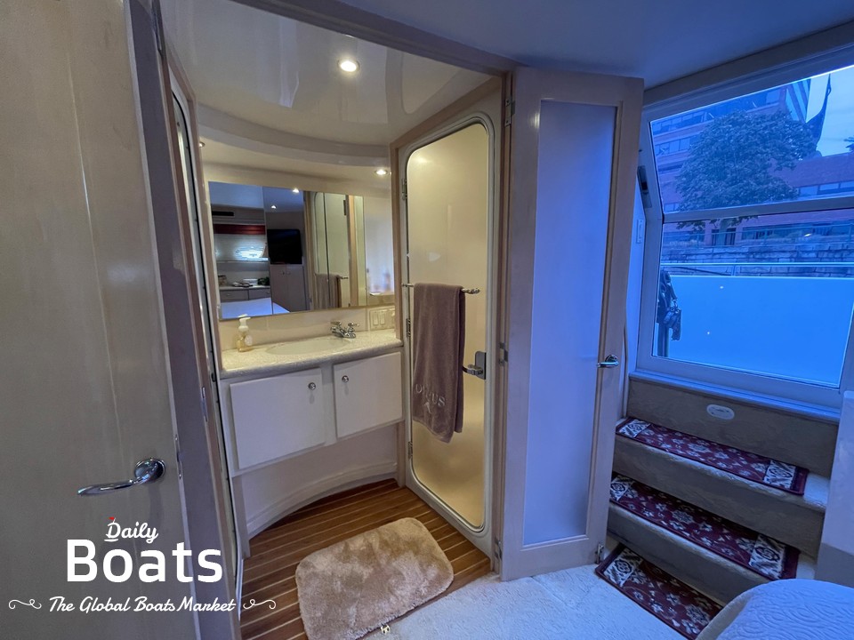 1999 Carver 504 Cockpit Motor Yacht for sale. View price, photos and ...