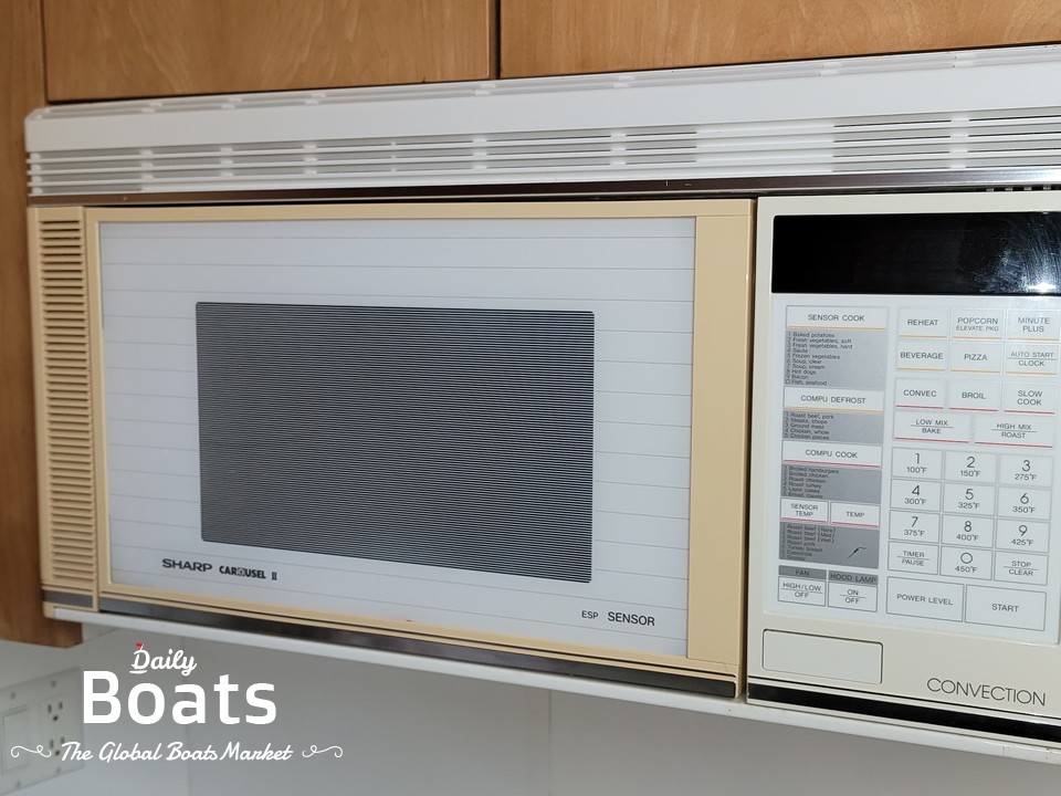 1996 Hatteras 43 Express for sale. View price, photos and Buy 1996 ...