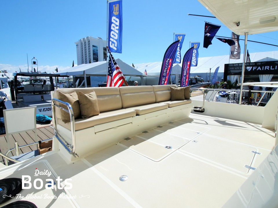 2000 Offshore Yachts Flush Deck till salu. Visa pris, bilder och Köpa ...