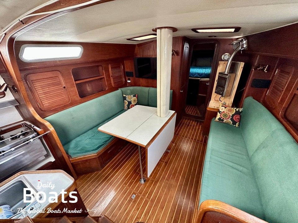 1982 Gulfstar 44 Center Cockpit for sale. View price, photos and Buy ...