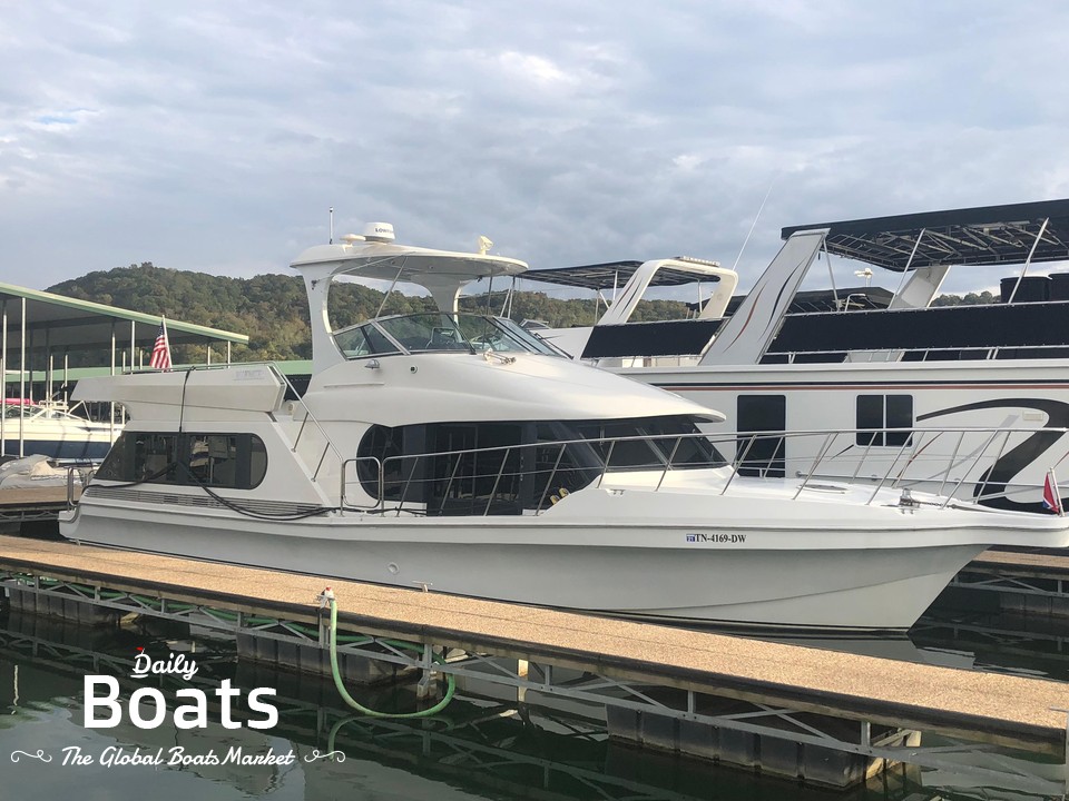 1998 Bluewater Coastal Cruiser 520 Yacht for sale. View price, photos ...