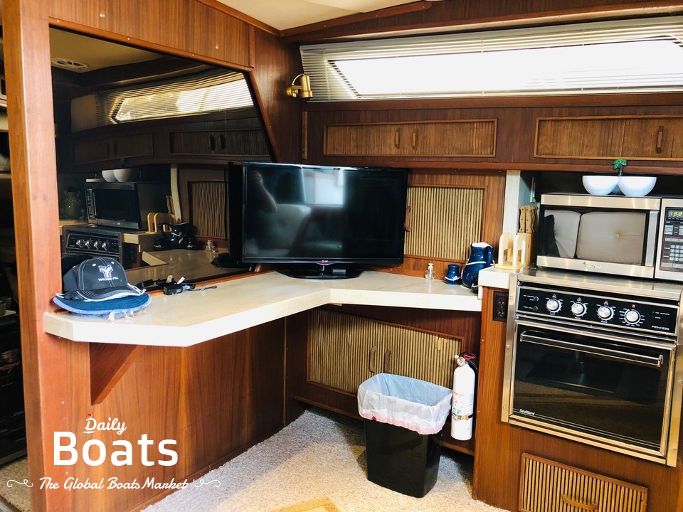 1986 Sea Ray 390 Express Cruiser for sale. View price, photos and Buy ...