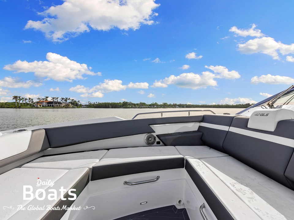 2021 Cruisers Yachts 42 Gls Outboard for sale. View price, photos and ...