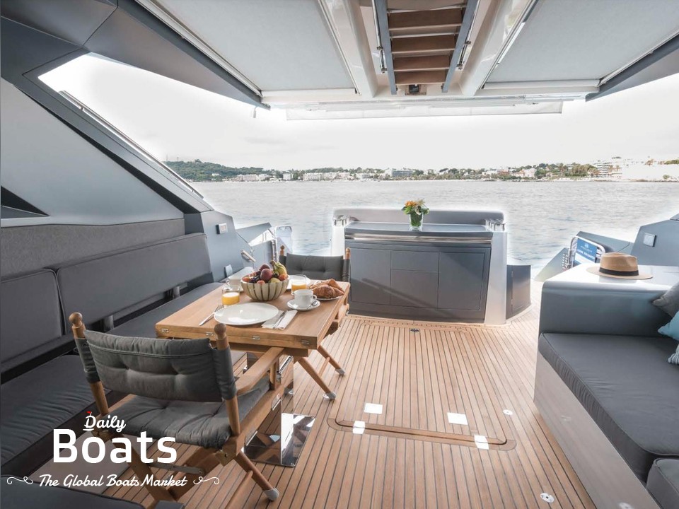 2010 Galeon 700 Raptor Skydeck for sale. View price, photos and Buy ...