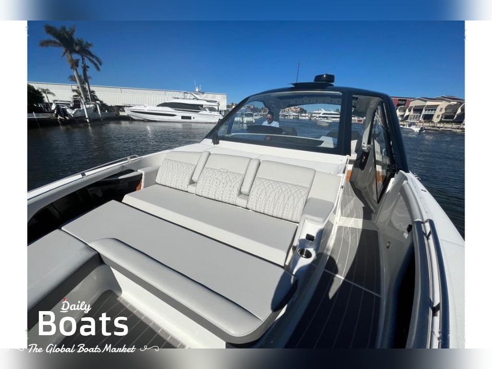 2023 Sea Ray Sundancer 370 Outboard for sale. View price, photos and ...