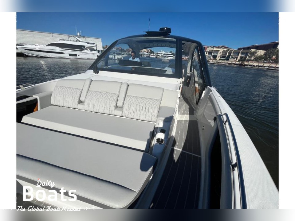 2023 Sea Ray Sundancer 370 Outboard for sale. View price, photos and ...