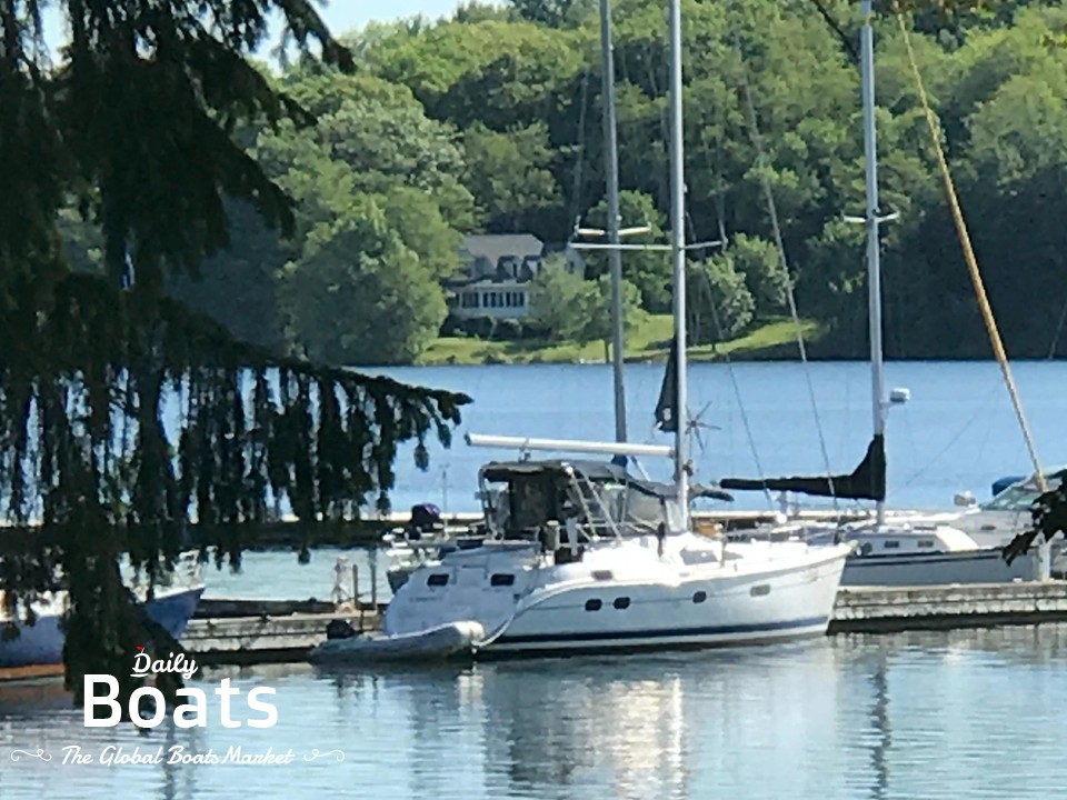 2000 Hunter 420 Passage Center Cockpit for sale. View price, photos and ...