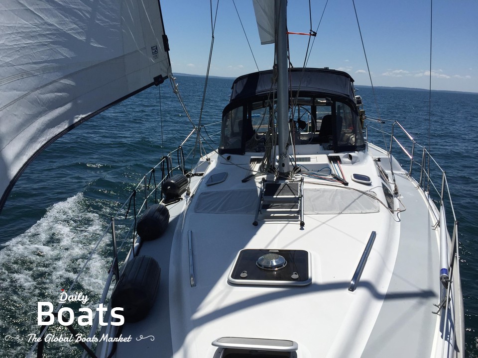 2000 Hunter 420 Passage Center Cockpit for sale. View price, photos and ...