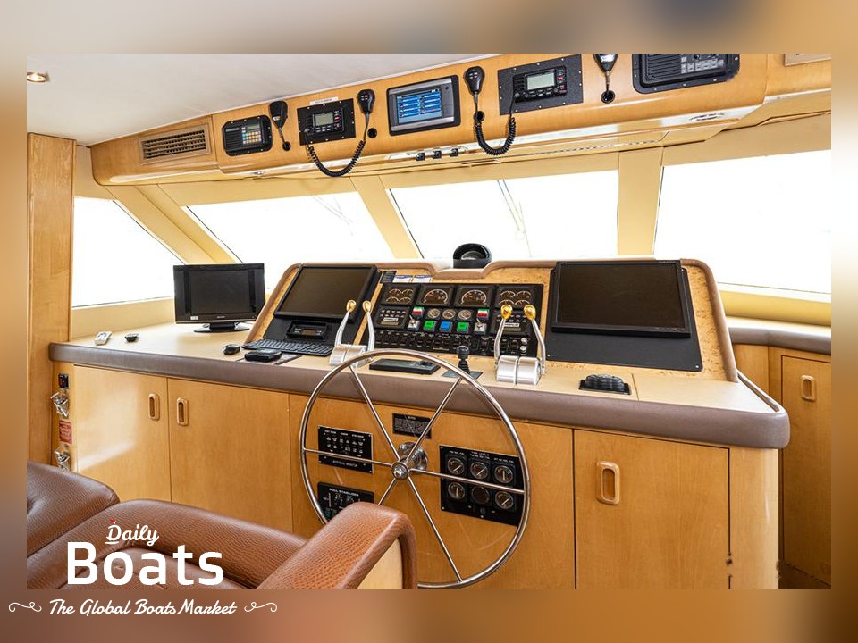 2000 Hatteras 74 Sport Deck Motor Yacht for sale. View price, photos ...