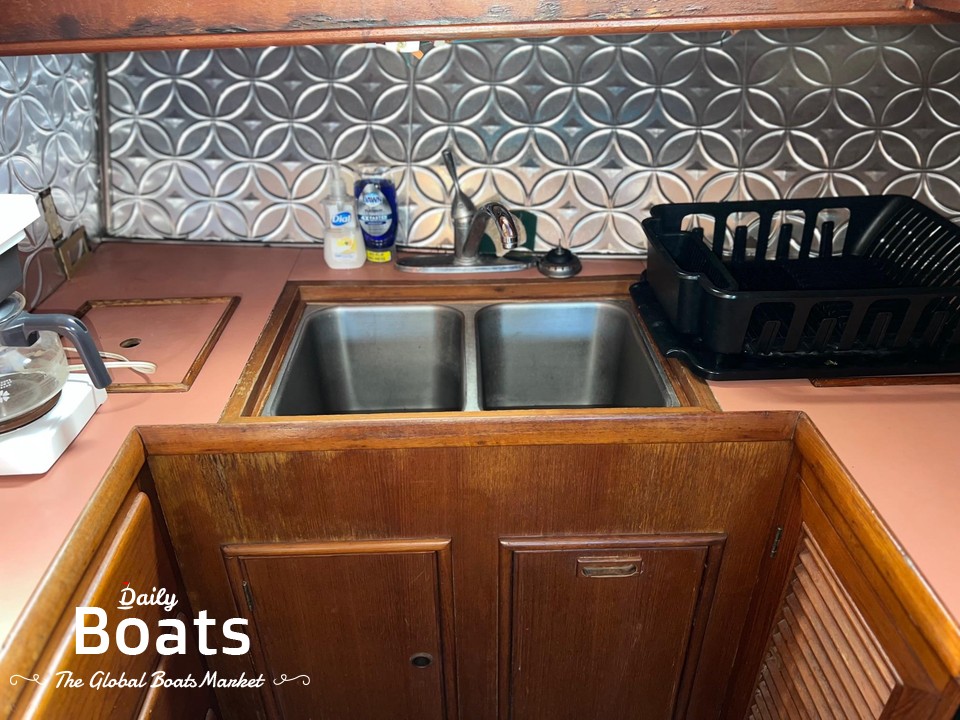 1986 Present Yachts 46 Trawler Cpmy for sale. View price, photos and ...