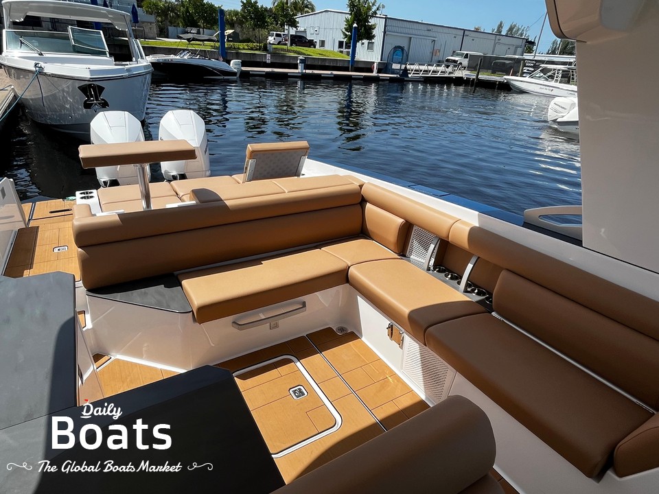 2023 Aviara Av32 Outboard for sale. View price, photos and Buy 2023 ...