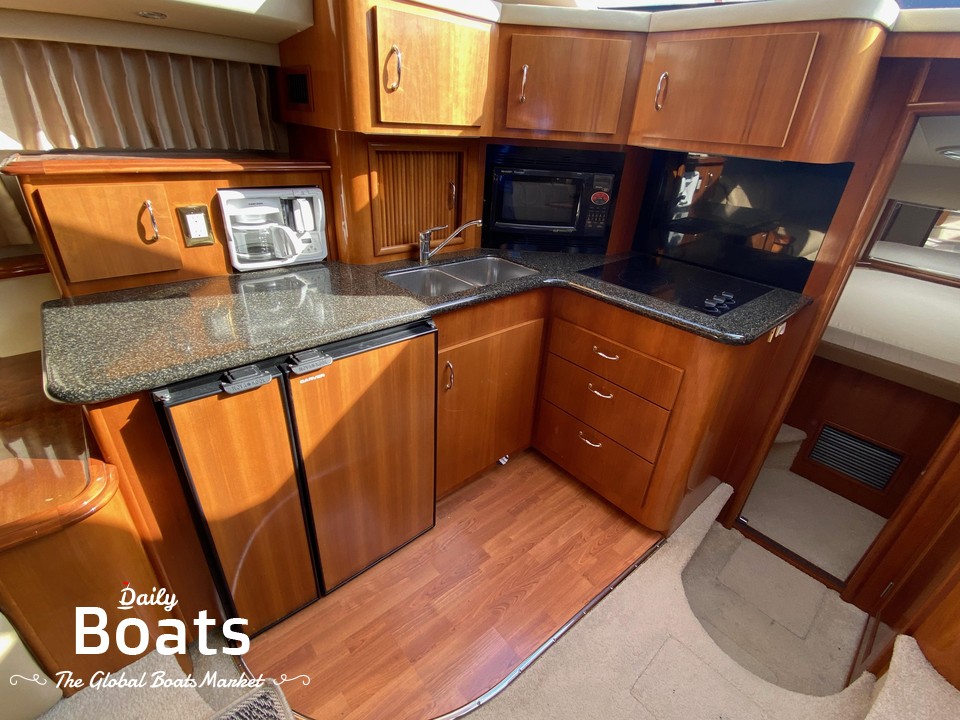 2005 Carver 44 Cockpit Motor Yacht for sale. View price, photos and Buy ...