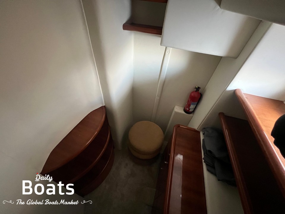 2001 Azimut 68 Plus for sale. View price, photos and Buy 2001 Azimut 68 ...