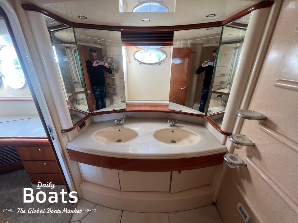 2001 Azimut 68 Plus for sale. View price, photos and Buy 2001 Azimut 68 ...