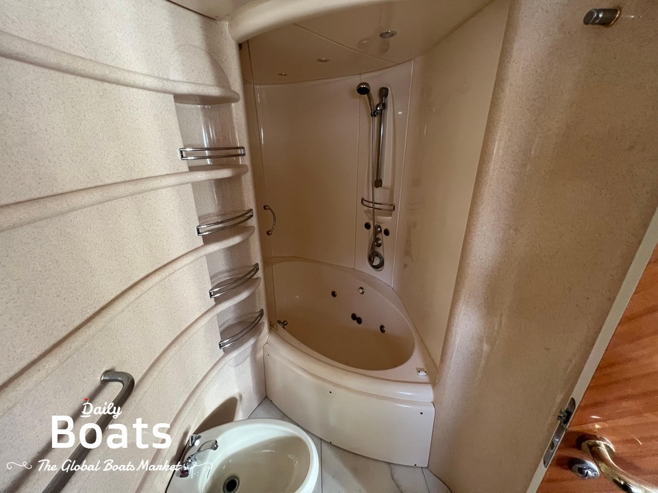 2001 Azimut 68 Plus for sale. View price, photos and Buy 2001 Azimut 68 ...