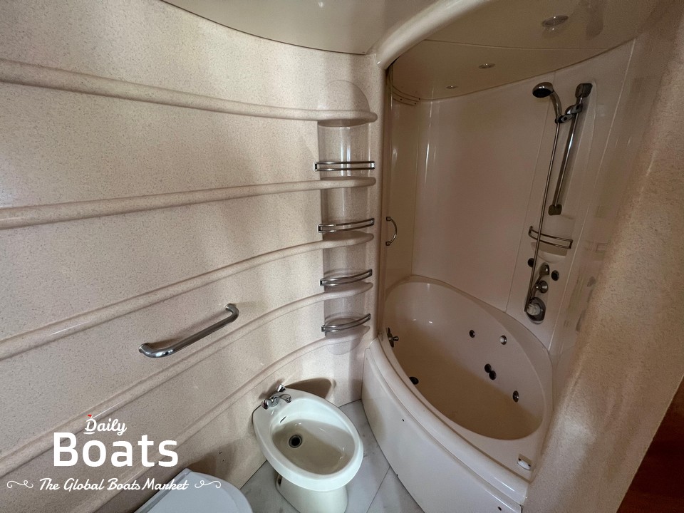 2001 Azimut 68 Plus for sale. View price, photos and Buy 2001 Azimut 68 ...