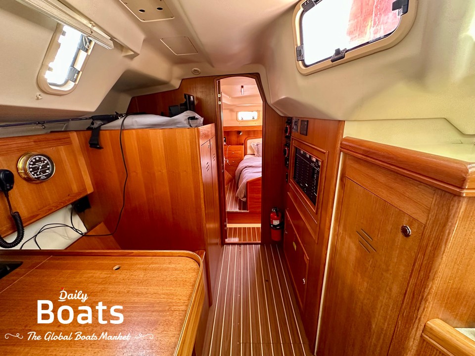 2004 Hunter Passage 420 for sale. View price, photos and Buy 2004 ...