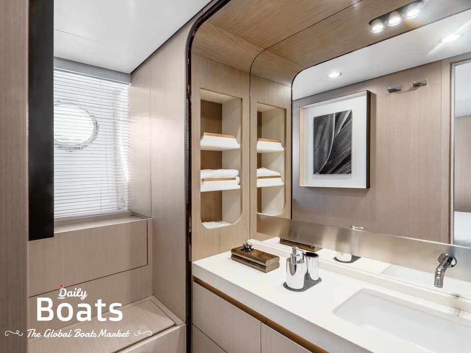 2023 Azimut 60Ft Aft Galley Version en venta. Ver precio, fotos y ...