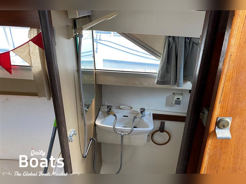 1980 Fairline Yachts Mirage 29 for sale. View price, photos and Buy ...