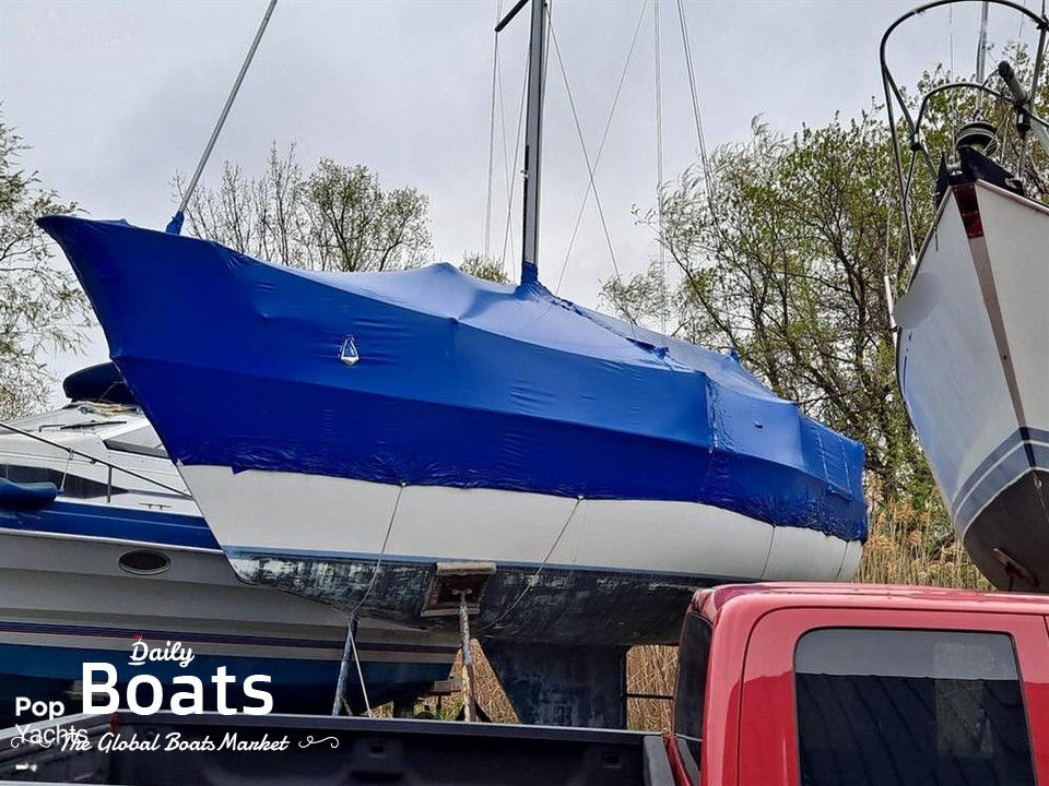 1986 Hunter Legend 28.5 for sale. View price, photos and Buy 1986 ...